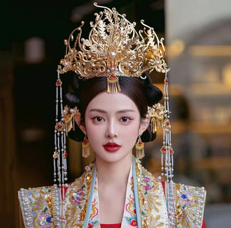 商品詳細 中華コスプレ髪飾り　中国古代宝冠　鳳冠 内容 写真通り、冠、後ろの髪飾り、左右の髪飾りとイヤリング サイズ（cm） 大人用 素材 合成金属　その他 注意事項 ※注文の時、色とサイズ、送付先等に間違いあるか、ご確認ください。 ※撮影...