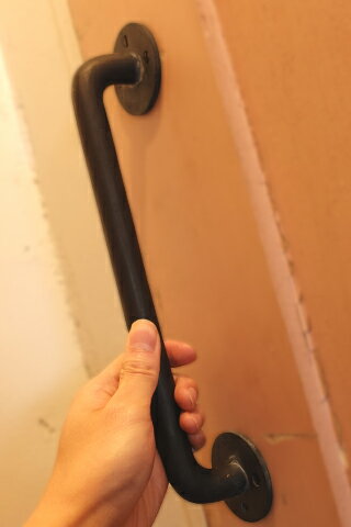 サイズ : 【全体】 W55×H312×D49/mm ※若干の個体差がございます。 材質 : 金属 ビス : ビス穴6つ ※取り付け用のビスが付属します。 備考 : わざとラフに仕上げた加工のため、色味や仕上がりなど商品によって固体差や、細...