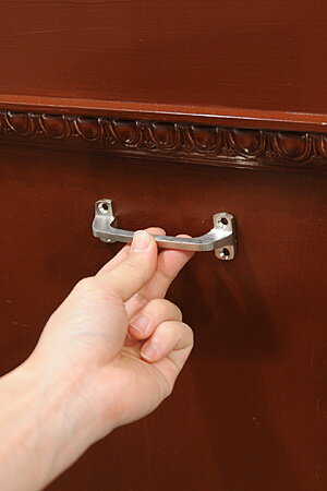 サイズ : 【全体】 W30×D25×H100/mm ※若干の個体差がございます。 材質 : 金属 ビス : ビス穴4つ ※取り付け用のビスが付属します。 備考 : わざとラフに仕上げた加工のため、色味や仕上がりなど商品によって固体差や、細...