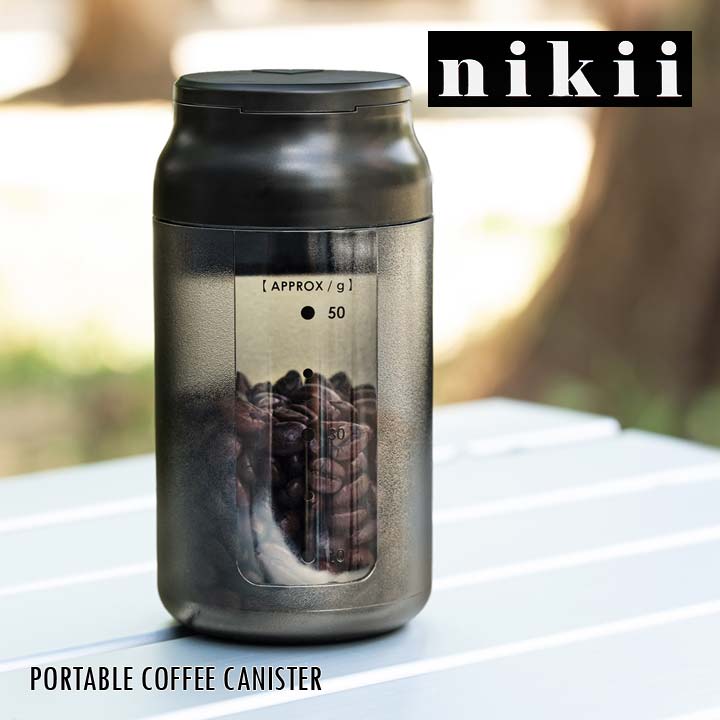 商品名 nikii cafe ポータブルコーヒーキャニスター 材質 本体：AS樹脂 フタ：ABS樹脂 サイズ(約) φ6×高さ12.1cm 重量(約) 84g 仕様 耐熱温度：約80℃ 耐冷温度：-20℃ 満容量：約210ml 食洗機使用可...