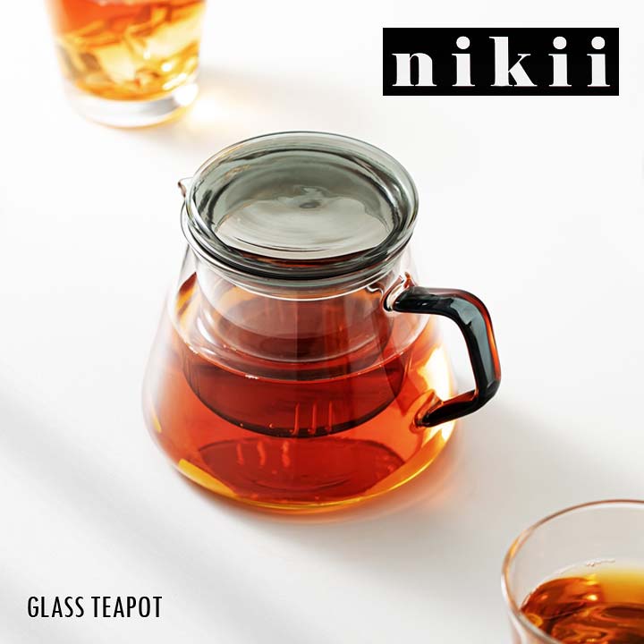 商品名 nikii cafe ガラスティーポット 材質 ホウケイ酸ガラス サイズ(約) 12×11×高さ9.5cm 重量(約) 285g 仕様 実用容量：約300ml 耐熱温度：約150℃ 耐冷温度：約-20℃ 耐熱温度差：約120℃ 食洗...