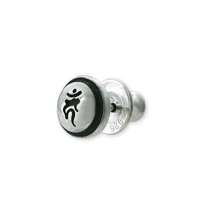 【ご注意ください】ピアスは衛生上の観点から返品不可となっております。【SANSKRITシリーズ】シルバーピアスに守護梵字を彫刻したデザインは、シンプルで飽きがこないのが嬉しいアイテム。自分の守護梵字だから、ちょっぴりオリジナリティーがあって...