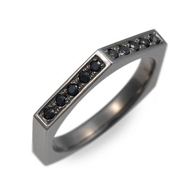 【 Infinity Line 】Infinity【＝無限・無数・永久・永遠＝∞→6角形】=ヘキサゴン 幾何学的なエッジーかつシャープなラインが力強さと美しさを演出。ポリゴンシリーズの表情の違うリングと重ねづけをお楽しみください。 Dign...