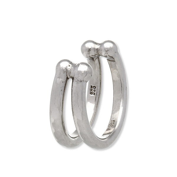 ブランドentiere 品名 P30801RH 素材 SV925 サイズ 本体:約 12.8×2.9mm重量:約 1.2g 備考 ※片耳用の販売となりますのでご注意ください。シンプルなシルバーのワントーンイヤーカフ。カジュアルでありながらの...