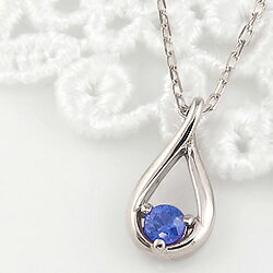 ギフト対応説明 クリック！ 注文製作のため、土日祝日を除き10日程お時間を頂きます。 商品詳細 　素材 　プラチナ900 　刻印 　Pt900 　宝石 　サファイア　1石　約2.5mm 　トップの大きさ 　縦 約10.3mm　 　横 約 5...