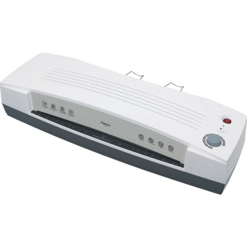 特長 ●IDカード〜A2サイズまでラミネートできます。 仕様 ●ラミネートサイズ：A2まで ●最大ラミネート厚さ(mm)：0.6 ●消費電力(W)：1100 ●ラミネート速度(mm/秒)(50/60Hz)：6.0 ●幅(mm)：718 ●奥...
