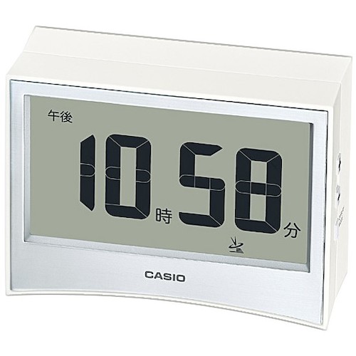 特長 ●時刻表示と温度・湿度表示、タイマー表示がボタンひとつで切替可能です。 仕様 ●幅(mm)：96.0 ●奥行(mm)：36.0 ●高さ(mm)：71.0 ●電源：単四マンガン乾電池×2 ●電池寿命：約1年 ●色：ホワイト 質量・質量単...