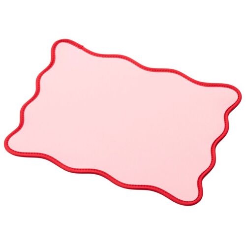 特長 ●波のようなウェーブラインが個性的なマウスパッドです。 ●デスクに彩りと快適さをプラス。 ●2色のコントラストが美しいバイカラーデザインで、デスクを華やかに彩ります。 ●快適でスムーズなマウス操作が可能で、デスクを傷から守りつつ、きれ...