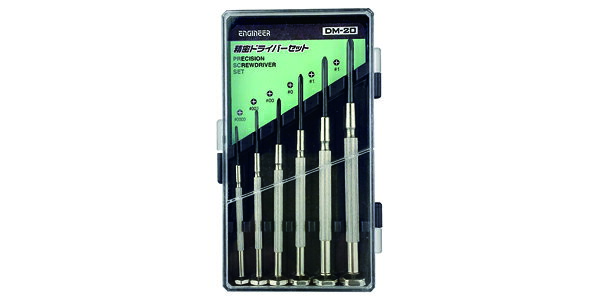 ●時計、カメラ、眼鏡などに使用される精密小ネジ用。 ●細軸・ローレット加工で奥まった所でも作業性抜群。 ●改正RoHS指令（10物質）適合 ●セット内容/6本組： DM-21、22、23、24、25、26 ●ケースサイズ（mm）： 80×1...