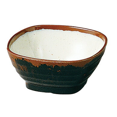 ●桃山時代天正年間、侘びの茶人千利休は彼の好みの茶陶を長次郎に焼かせた。轆轤を用いず、手で捏ね出すその楽茶碗は、利休の草庵茶の湯にもっともふさわしく心に適うものであった。 ●カラー： 内白マーブル ●サイズ： 112×112×50mm ●容...