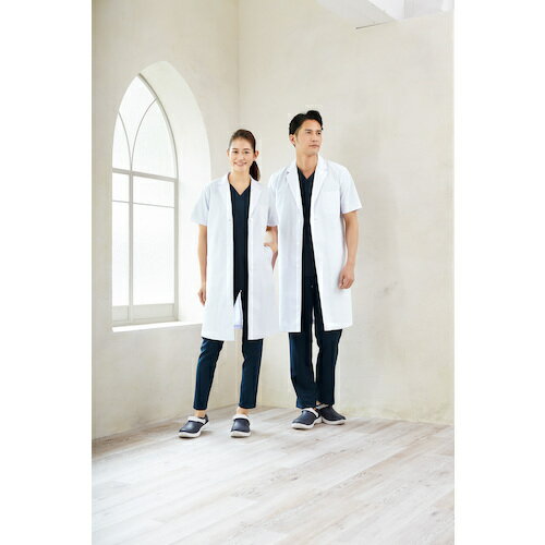 特長 ●ベーシックでオーソドックスなデザインの半袖ドクターコート（診察衣）です。両脇箱ポケット、ペン差し付きの胸ポケットなど、ポケットの充実。シングルコートなので見た目もスッキリしています。 仕様 ●色：ホワイト ●サイズ：EL 質量・質量...
