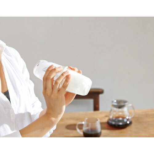 特長 ●ハンドシェイクタイプのミルククリ?マーです。 ●冷たい牛乳をカップの目盛り部分まで入れ、フィルターと上下カップをセットして20?30秒ほどシェイクすると、カプチーノ・カフェラテ用のキメ細かくなめらかな泡立ちミルクができあがります。 ...