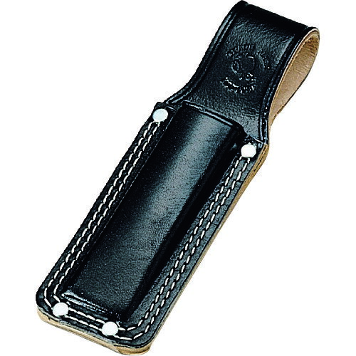 特長 ●牛黒床皮を使用した丈夫な工具差しです。 用途 ●ノミケース1寸追入用。 仕様 ●色：黒 ●形状：黒表皮ノミケース1寸マチ付二重縫追入用 ●幅(mm)：65 ●高さ(mm)：210 ●ベルト通し幅(mm)：60 ●ノミケース1寸追入用...