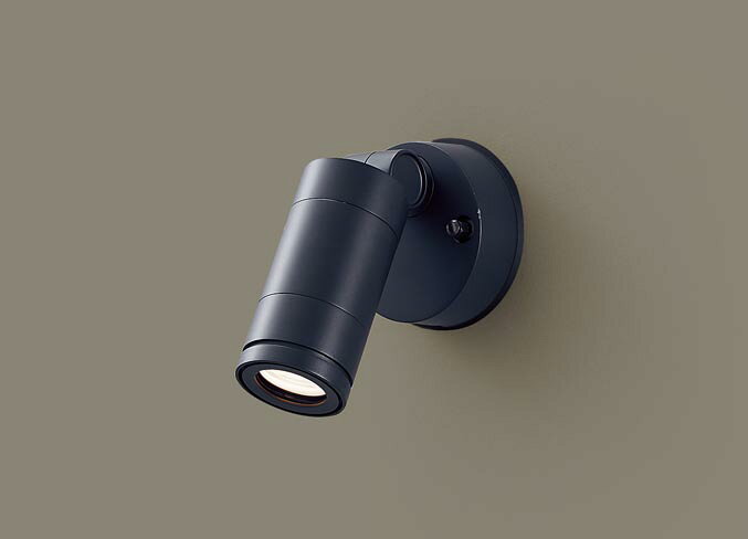 ●器具光束： 426 lm ●電圧： 100 V ●消費電力： 5.9 W ●消費効率： 72.2 lm/W ●ガラスパネル： 透明 ●アルミダイカスト： オフブラック ●壁直付型、60形ダイクール電球（広角）1灯器具相当・集光タイプ ●R...