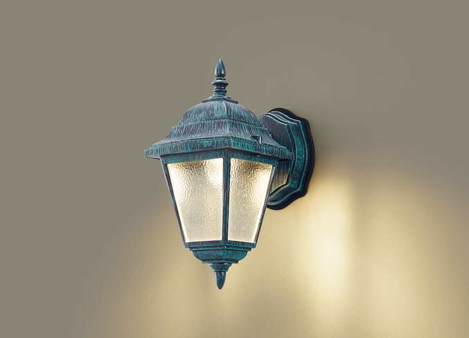 ●器具光束： 263 lm ●電圧： 100 V ●消費電力： 4.6 W ●消費効率： 57.1 lm/W ●デザイン分類： Modern Classic ●アルミダイカスト： 青銅色 ●アクリルカバー： 透明・石目調 ●壁直付型、拡散タ...
