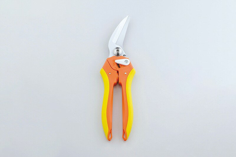 ●厚いカーペットやかさばるダンボール、硬くて切りづらいCD、小枝など、硬いものや厚いものでもスイスイ切れる、ご家庭にあると役立つ万能ハサミです。 ●ストッパーで簡単開閉調節の安全設計 　3段階開閉なので、細いものから太いものまでカットしやす...