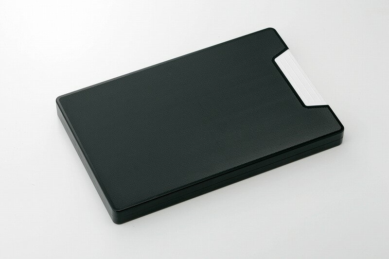 ●スタイリッシュなブラックカラーです！ ●従来のプラスチックまな板よりも扱いやすく、軽量タイプ。 ●扱いやすく、抗菌効果で清潔です。 ●商品サイズ： W350×D225×H30mm ●商品重量： 580g ●材質： 本体:ポリエチレン・発泡...