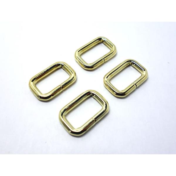 協進エル 角カン 4コ入り サイズ：15×8/3mm(内径×高さ/太さ) カラー：ゴールド クリックポスト(メール便)選択可。 クリックポスト(メール便)は、代金引換不可です。 また、不達・紛失等、郵便事故の際の内容品補償はございませんので...