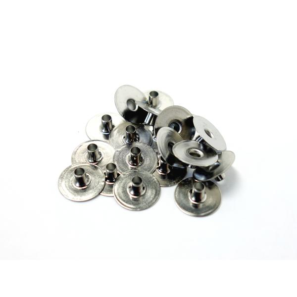 ハンシャ 大 小物などの表にホックの頭を見せない隠しホック。 頭の代わりに使います。 バネホック大用 カラー：ニッケル サイズ：φ11mm 20コ入り クリックポスト(メール便)選択可。 クリックポスト(メール便)は、代金引換不可です。 ま...