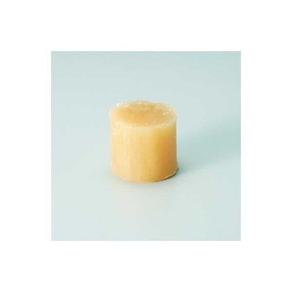 さらりとした手触りの蜜蝋を配合したロウ 手縫い糸の毛羽立ちを防ぎ、糸を丈夫にします。 1oz(オンス)約23g