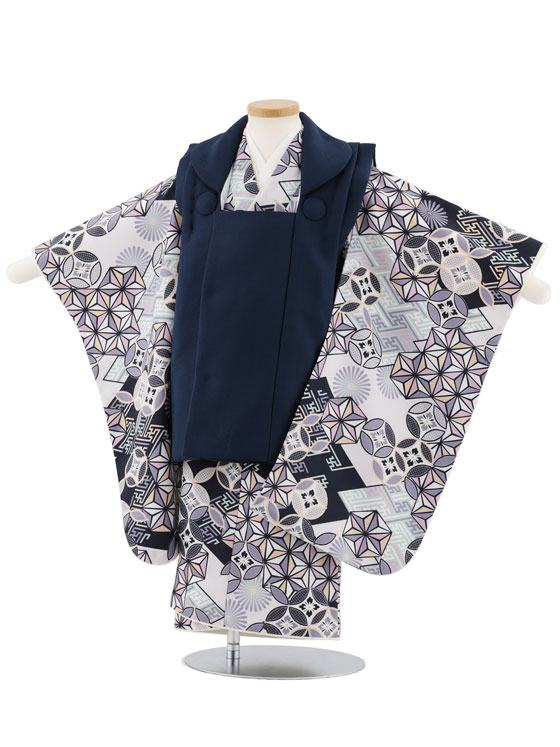 ■七五三レンタル一覧はこちらからどうぞ※商品の色については画面を表示するモニターによって実際と多少異なる場合がございます。ご了承下さいませ。 商品詳細 ［七五三レンタル］ ■素材:化繊 ■身丈:76cm 肩裄:42cm 袖丈:57cm※標準...