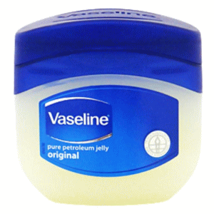 乾燥が特に気になる場所のポイントケアに。お肌の表面をピュアスキンジェリーがコーティングし、肌の内側の水分を逃しません。　