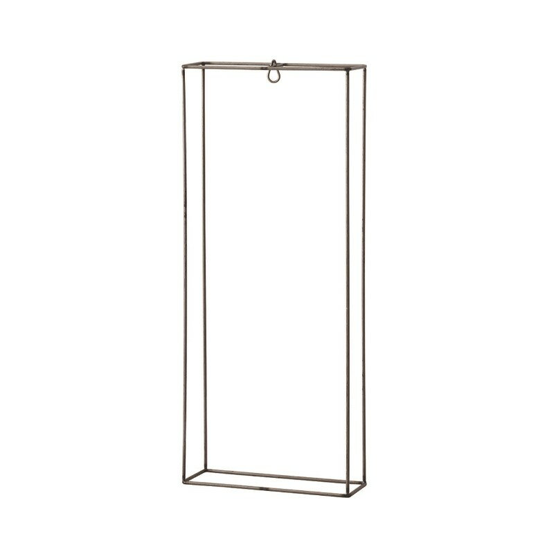 サイズ約幅20×奥行7.5×高さ48cmThin iron frameシン アイアン フレームカラー：silver1個入り素材鉄/焼付塗装鉄金属の中でも加工しやすい素材です。水に弱く錆びやすいので、水分がついたときは拭き取るようにしてくださ...