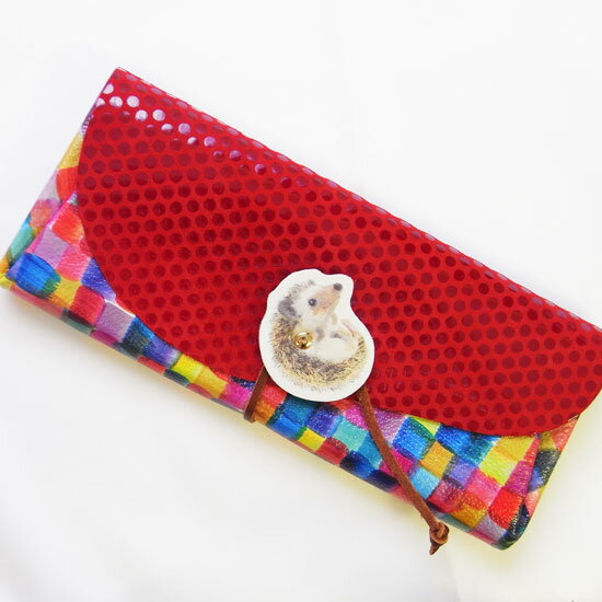 ■サイズ(約)：9cmx20cm■日本製■素材:牛革、ピッグスキン※内側写真の画像はイメージです。色柄はデザインによって異なります。ご注意ください。個性的な財布です！たくさんのポケットにカードや名刺が分けて入れられます。柄の組み合わせと動物...