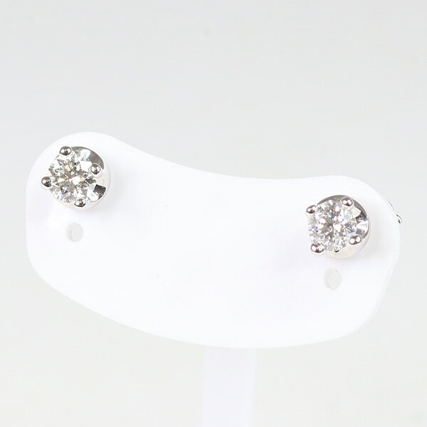 スタッフからのコメント ◆ブルガリ コロナ ピアス K18ホワイトゴールド。 ◆中古Aランク。仕上げ済み。極小の傷はご了承下さい。 ◆古代ローマ時代の花嫁の花冠からインスパイアされた「コロナ」コレクション。花びらや王冠の先端を倣った優美なピ...