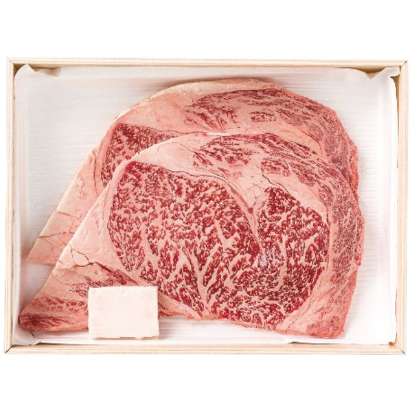 ポイント松阪牛は、一部の飼育農家では、稲わら・大豆粕・ふすまを飼料にし、食欲増進のためにビールを与えたり毛並みをよりよいものにするために焼酎を用いたマッサージをされるなどの工夫を施し、丹精込めて育てています。霜降りのきめ細やかさ、柔らかな肉...