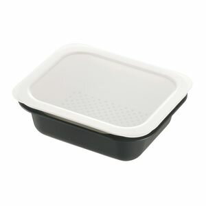 サイズ約 幅21×奥行17.5×高さ7.5(cm)材質ポリプロピレン容量1.3L備考　【カラー】ダークグレー　【生産国】日本　【セット内容】コランダー・バット・フタ/各1個　【備考】■耐熱温度/140度、耐冷温度/-20度・電子レンジ可能・...