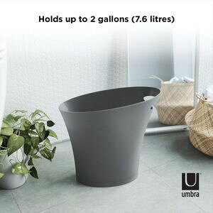 サイズ約 幅17×奥行34×高さ33（cm）材質ポリプロピレン容量約 7.5L備考　【カラー】チャコール　【生産国】中国【アンブラ 商品一覧】 スキニーカン チャコール 2082610149 スキニーカン ブラック 2082610040 ス...