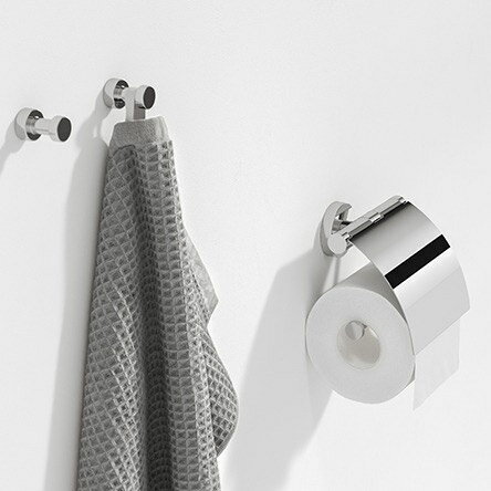 デザインの国、オランダから届いたアクセサリー。丸みを帯びたシンプルなフォルムが美しいペーパーホルダー。どのような空間にもあわせやすく、リビングなど居室のインテリアとも一体感のあるトイレアクセサリーです。【色 カラー 仕上げ】銀色 シルバー ...