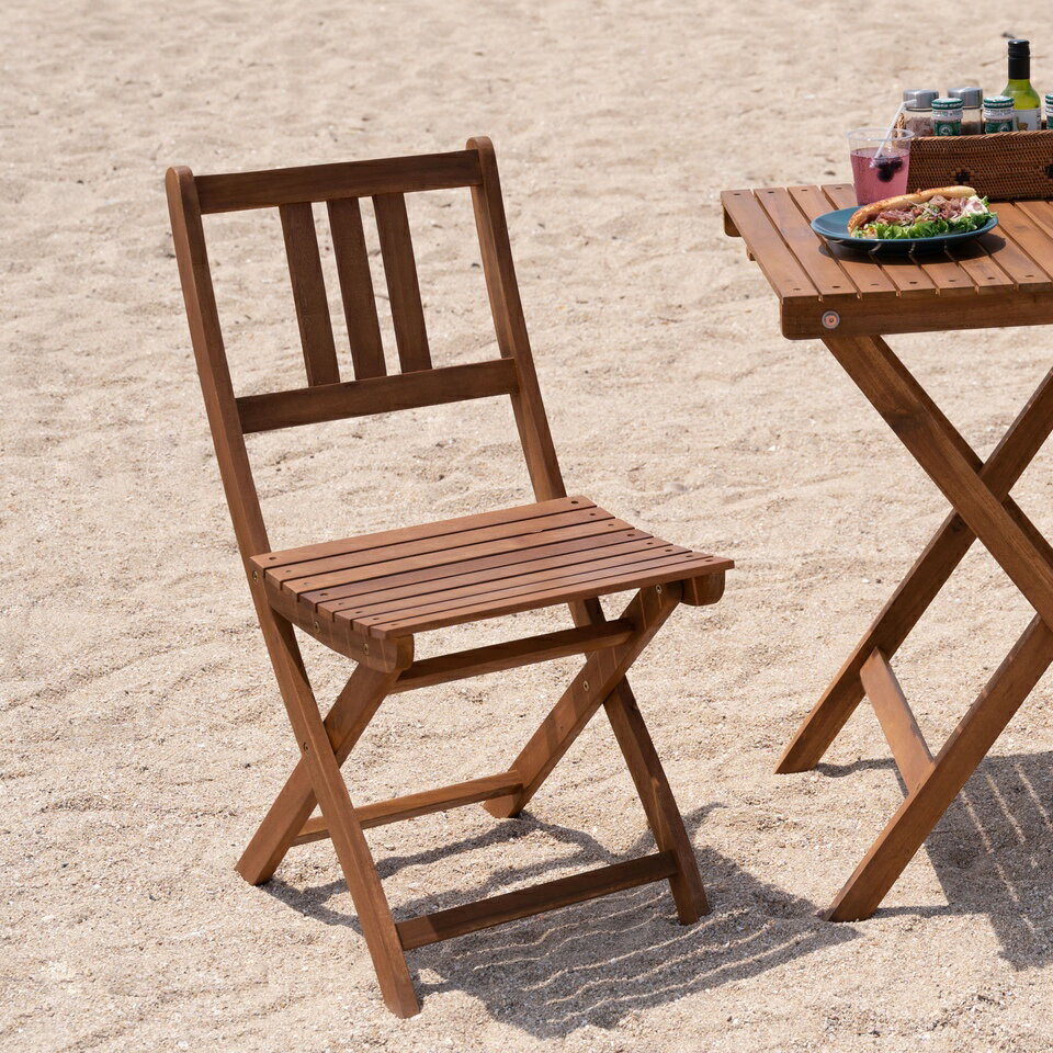 ■バイロン 折りたたみチェア 美しい 木目 アカシア オイル 仕上げ 雰囲気 ベランダ スペース 便利 お出かけ アイテム■商品説明美しい木目のアカシア材をオイル仕上げによって、深みのある雰囲気に。折りたたむこともできるので、ベランダなどの...