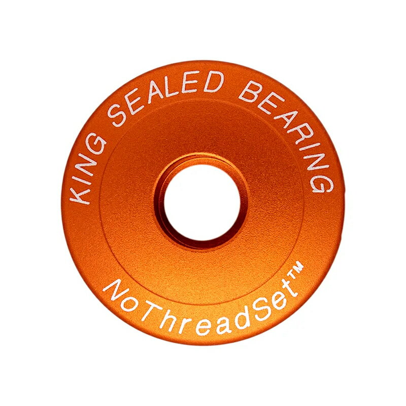 ChrisKingを象徴する変わらぬデザインのステムキャップ ・サイズ：1-1/8インチ ・アルミニウム合金 ■画像はイメージです。商品の色は画面の見え方等により、実物とは異なる場合があります。 ■複数のサイズが用意されている商品では、代表...