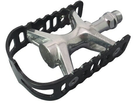 ・人気製品PROMENADEの側板一体型ペダル。さらに踏み面が広く、両面踏みなので街乗りなどで乗りやすい。 ・U字型の側板が、万が一の転倒時にペダル本体への衝撃を軽減します。側板は取替え可能。 ・ボディ：アルミ ・サイズ：W93 x L64...