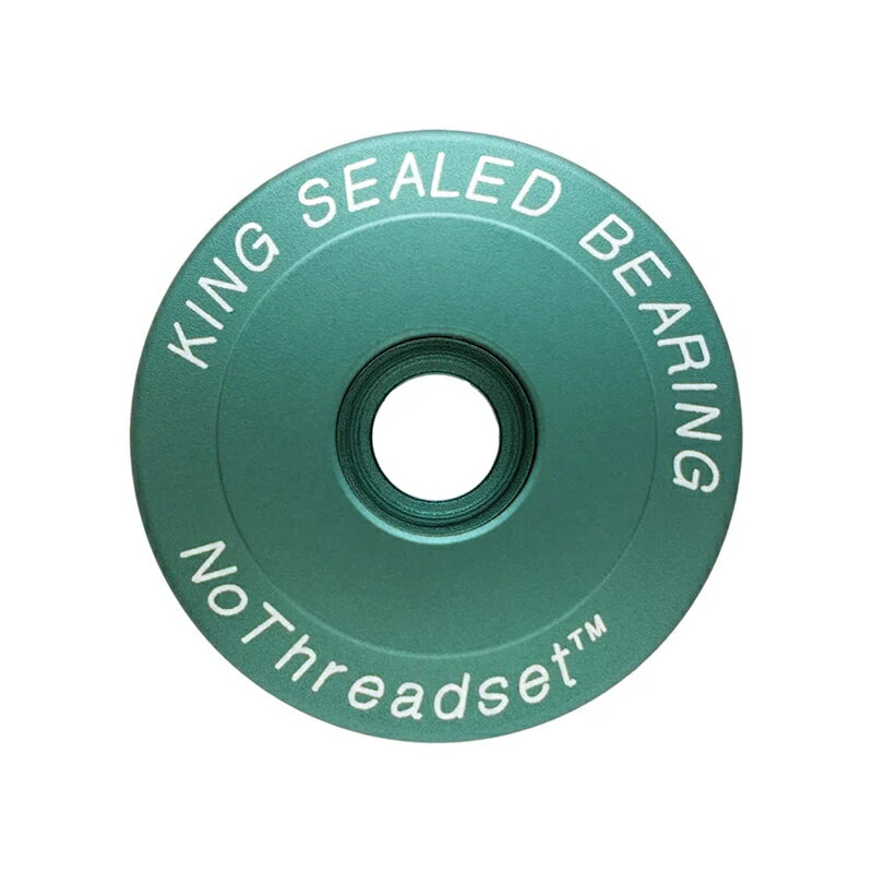 ChrisKingを象徴する変わらぬデザインのステムキャップ ・サイズ：1-1/8インチ ・アルミニウム合金 ■画像はイメージです。商品の色は画面の見え方等により、実物とは異なる場合があります。 ■複数のサイズが用意されている商品では、代表...