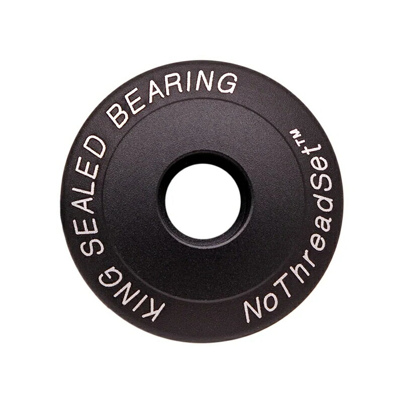 ChrisKingを象徴する変わらぬデザインのステムキャップ ・サイズ：1-1/8インチ ・アルミニウム合金 ■画像はイメージです。商品の色は画面の見え方等により、実物とは異なる場合があります。 ■複数のサイズが用意されている商品では、代表...