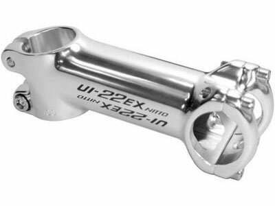 ロードレース用ステム ・アルミ合金 鍛造 ・突出し 70mm ・バークランプ径 31.8mm ・ポストクランプ径 28.6mm ・角度 73度 ・重量 155g ■画像はイメージです。商品の色は画面の見え方等により、実物とは異なる場合があり...