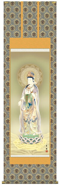 本紙　：新絹本（特殊印刷 + 手彩色） サイズ：幅54.5 x 高さ190cm（尺五） 表装　：金襴佛表装 軸先　：金メッキ金軸 収納　：桐箱畳紙収納 表装品質10年間保証付き (作品構図 国内生産にこだわった商品です）三十三の姿に変身し人...