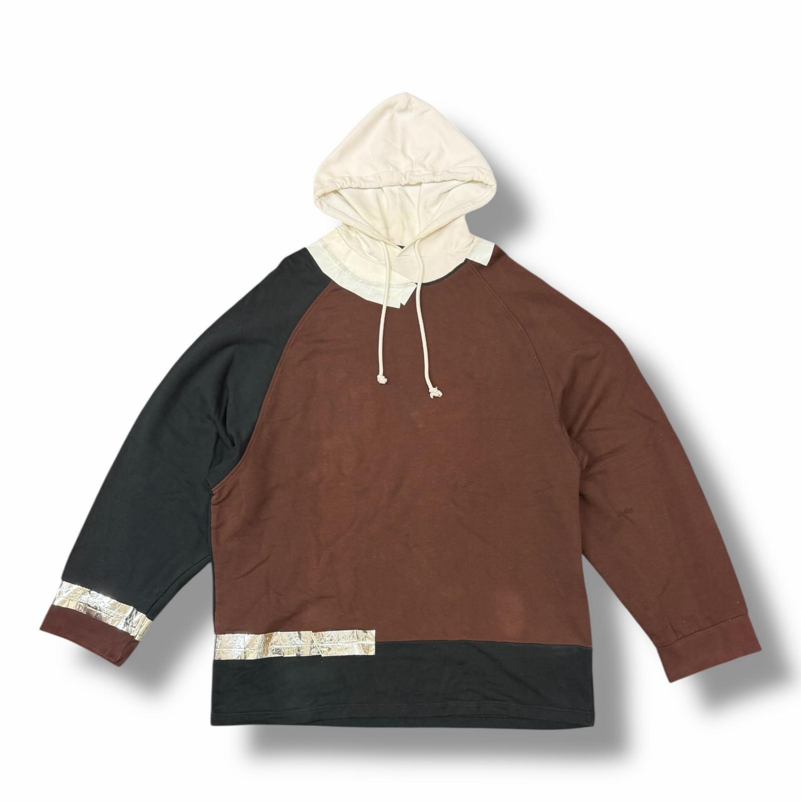 ブランド RAF SIMONS・ラフシモンズ 商品名 2017AW テープオーバーサイズパーカー 型番 19004-06099 特徴 テープデザイン 裏毛 フードドローコード カラー ブラウン 表記サイズ L 実寸 着丈：約91cm、身幅：...