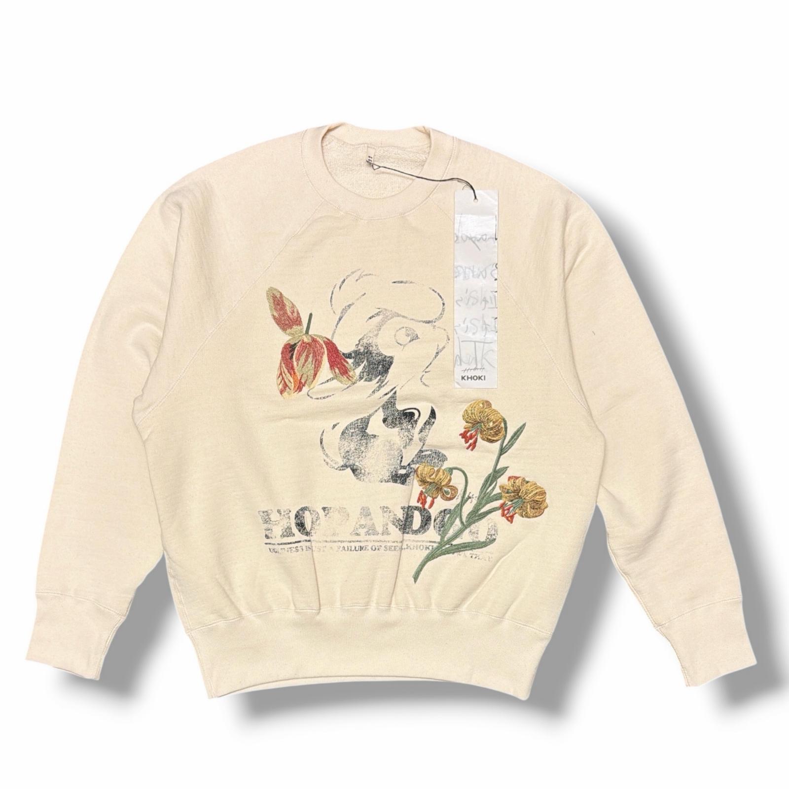 ブランド KHOKI・コッキ 商品名 2024AW Vintage finished sweatshirt 型番 24fw-t-04 特徴 1960年代前後のヴィンテージキャラクタースウェットをモチーフにしています。退廃的な植物の刺繍と、「...