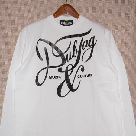 ♪ 　　[袖丈：56肩幅：44胸囲： 98上着丈：63] ♪♪　[袖丈：58肩幅：47胸囲：104上着丈：68] ♪♪♪[袖丈：59肩幅：49胸囲：109上着丈：71] 大きめのスクリプト文字がシンプルながら絶妙なバランスで入るマストな一枚...