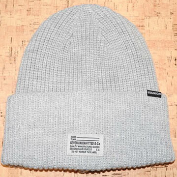 サイズ：縦21cm 横20cm （平置きにて計測） 材質：アクリル100％ 4ゲージの厚めの目出しバラクバビーニー。通常時は折り返しを巻いてみたり折り返して使って、寒い時や顔を隠したい時には折り返しを下まで下げられる優れもの。折り返しのカフ...