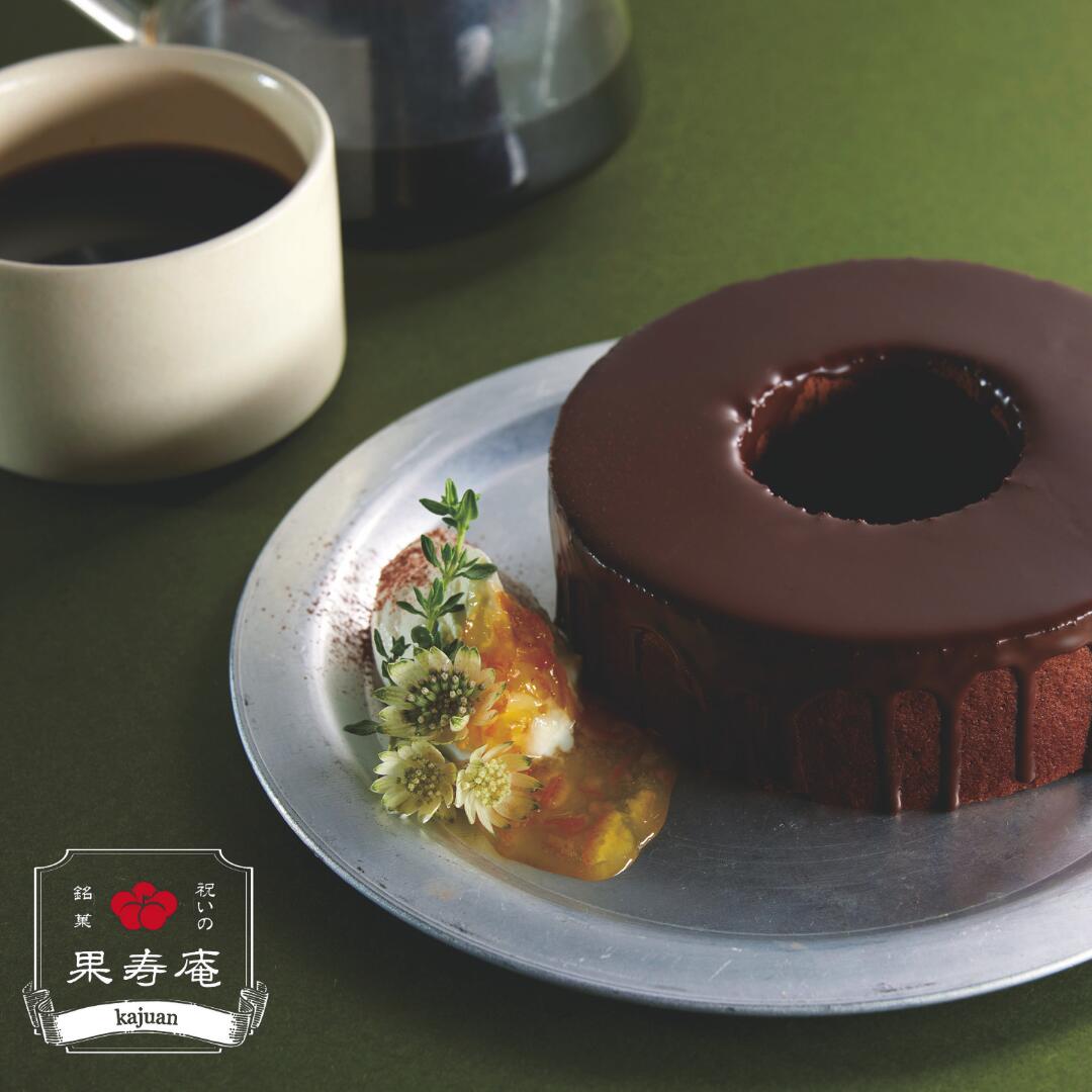 ・商品名：バウムクーヘン（ダブルショコラ） ・内容量：1個 ・賞味期限：15日間 ・保存方法：10℃以下で保存 ・原材料名（ダブルショコラバウム）：鶏卵（国産）、準チョコレート（植物油脂、砂糖、ココア、乳糖、その他）、ショートニング、マーガ...