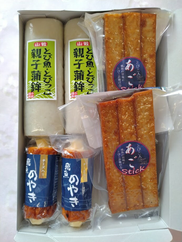 商品情報名称魚肉練製品原材料名【親子蒲鉾】魚肉（とびうお（ベトナム産）、たら）、澱粉、とびうお卵、卵白、砂糖、味醂、食塩、醤油 / 調味料（アミノ酸等）、保存料（ソルビン酸K）、ソルビトール、着色料（黄4・赤102）、（一部に卵・小麦・大豆...