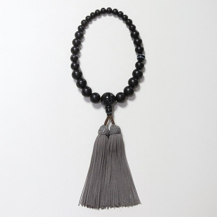 ＞＞「土屋念珠店」の商品一覧はこちら＜＜ 【手に伝わる確かな存在感】 上部から親玉にかけて徐々に玉が大きくなっていくデザイン。 通常の同じサイズの玉を並べたデザインに比べ、内周が大きくなる作りのため、手の大きい方にもおすすめの念珠です。 紙...