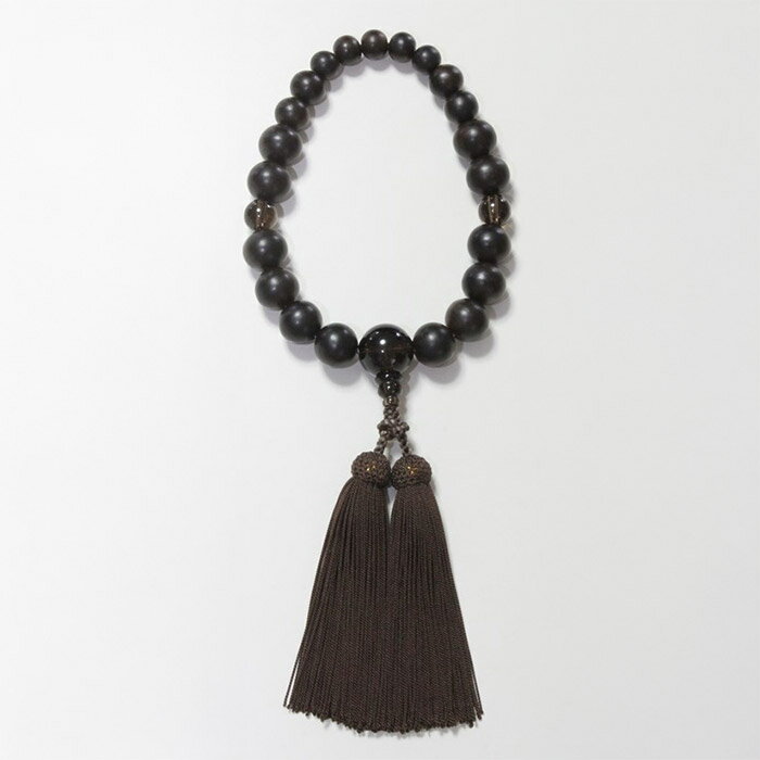 ＞＞「土屋念珠店」の商品一覧はこちら＜＜ 【手に伝わる確かな存在感】 上部から親玉にかけて徐々に玉が大きくなっていくデザイン。 通常の同じサイズの玉を並べたデザインに比べ、内周が大きくなる作りのため、手の大きい方にもおすすめの念珠です。 桐...