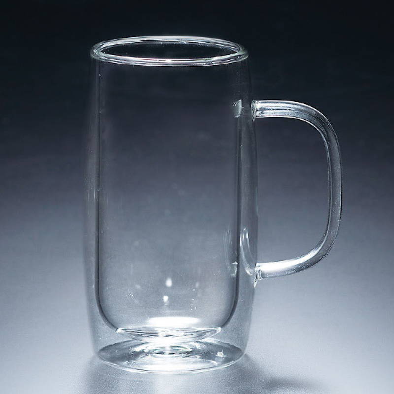 ■商品説明 二重構造で保冷ができ、結露がでないビールジョッキです。 ■商品詳細 生産地：中国製 箱サイズ：13×17.5×12.5cm 重さ：485g 内容：直径7.4cm高さ15cm容量約450mlビールジョッキ1客・ホウ素ガラス・［中国...