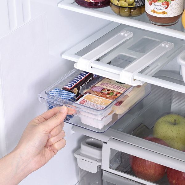 ■商品説明 ●食材のカテゴリーごとに整理ができてすっきり収納。 ●ケースやトレーで収納するので、冷蔵庫内の汚れ軽減！お掃除が簡単。 ●棚板に取り付けて、棚の下のスペースを有効活用することができます。 ■商品詳細 生産地：日本 サイズ(約)：...